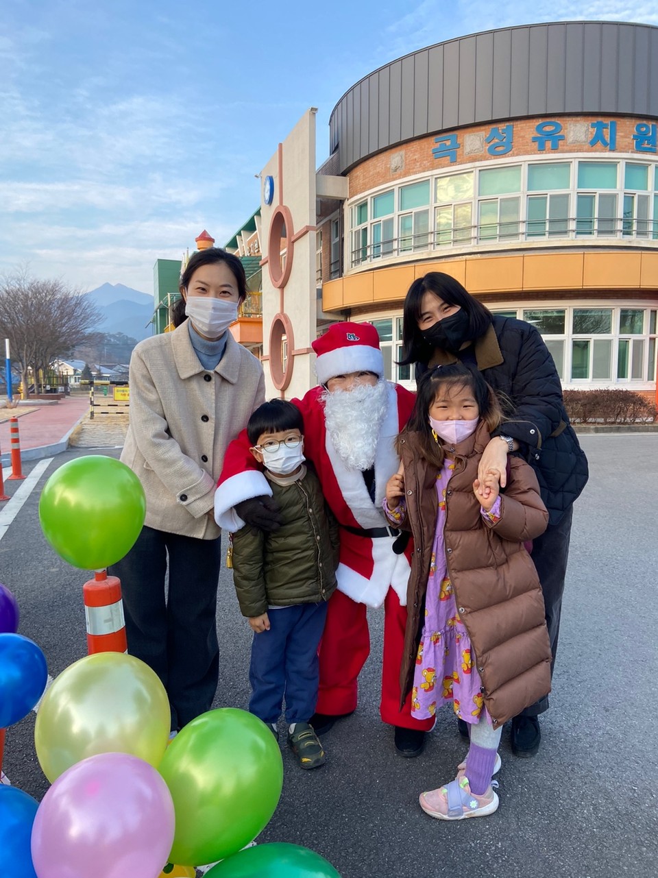 곡성유치원의 원장선생님은 산타 할머니